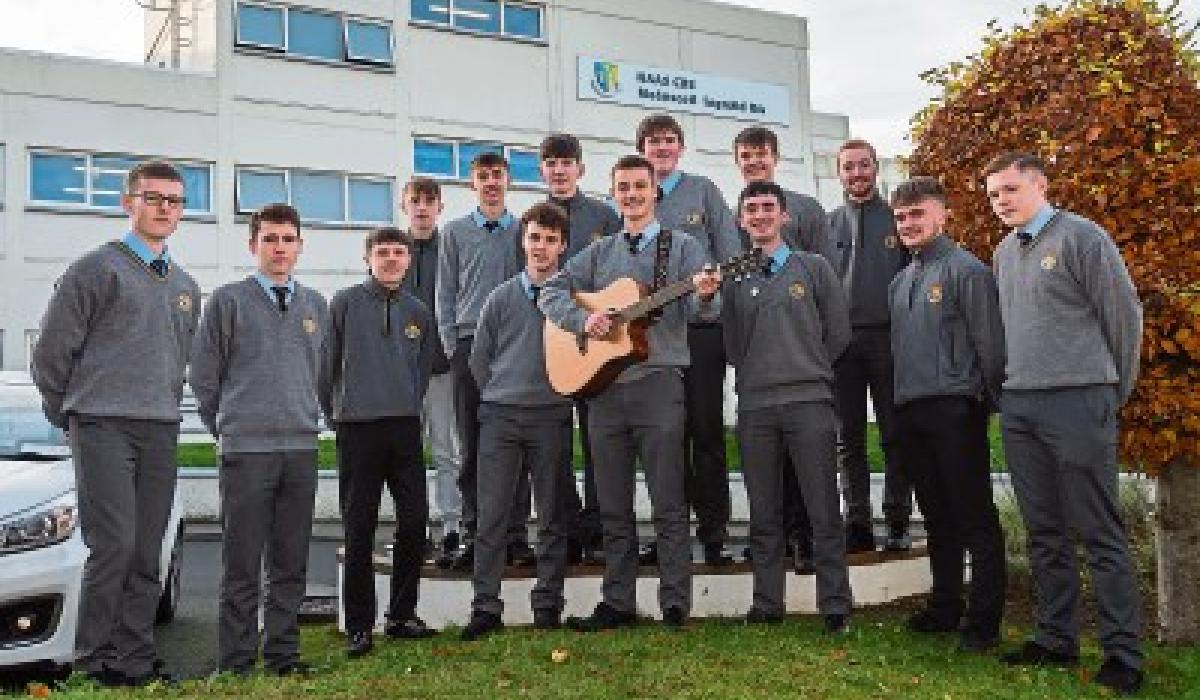 Naas CBS students’ Green Fields rendition gets approval from singer ...