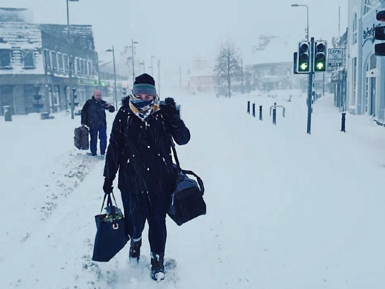 Nurses make way to Naas Hospital in snow blizzard conditions this ...