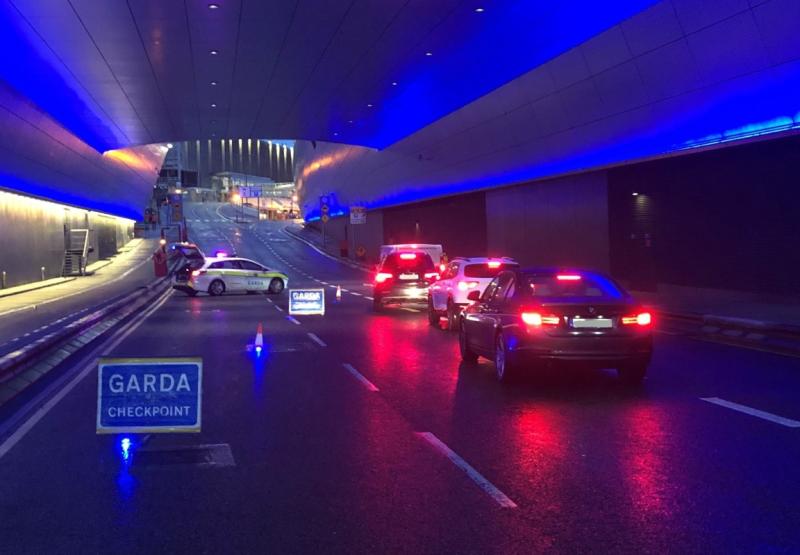 Garda checkpoints continue to stop holidaymakers going to Dublin ...