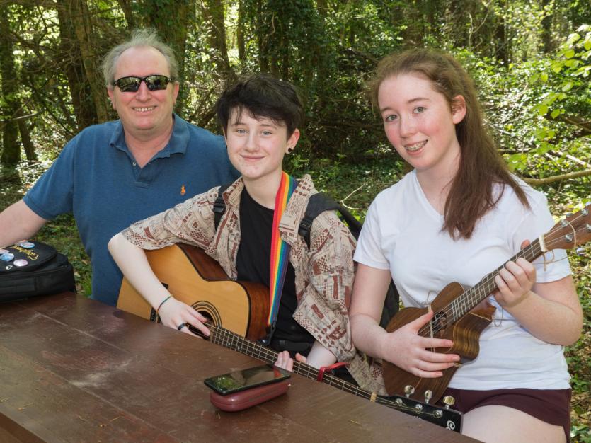 PHOTO GALLERY: Rathangan's Bluebells and Buskers raises over €8,500 ...