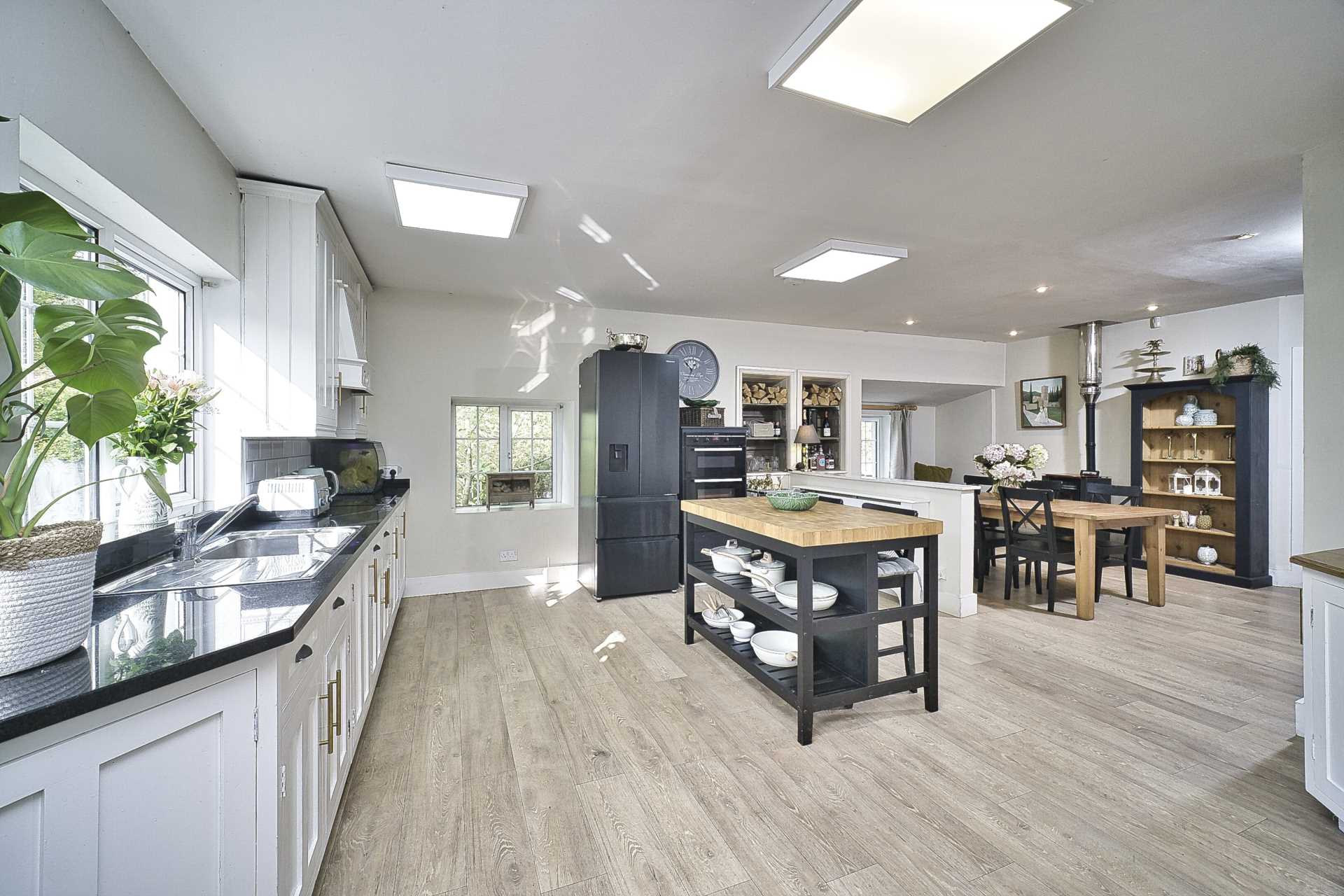 KILDARE PROPERTY WATCH: Stunning modern interior at Donadea country ...